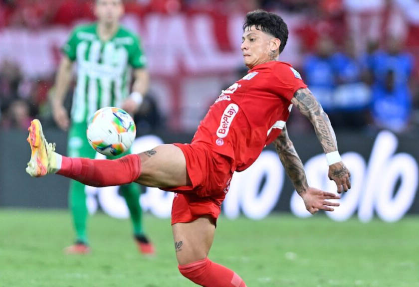 América confirma la salida de Alexis Zapata